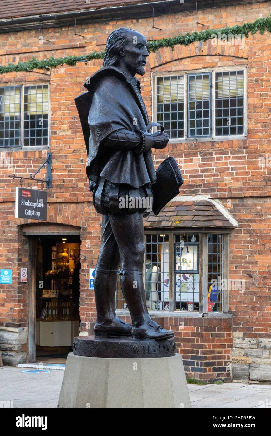 Statue of William Shakespeare in Henley Street Stratford-upon-Avon ...