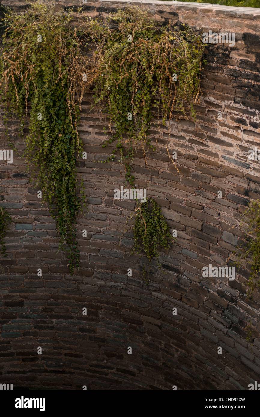 Pakistani poor child crying Stock Photo - Alamy