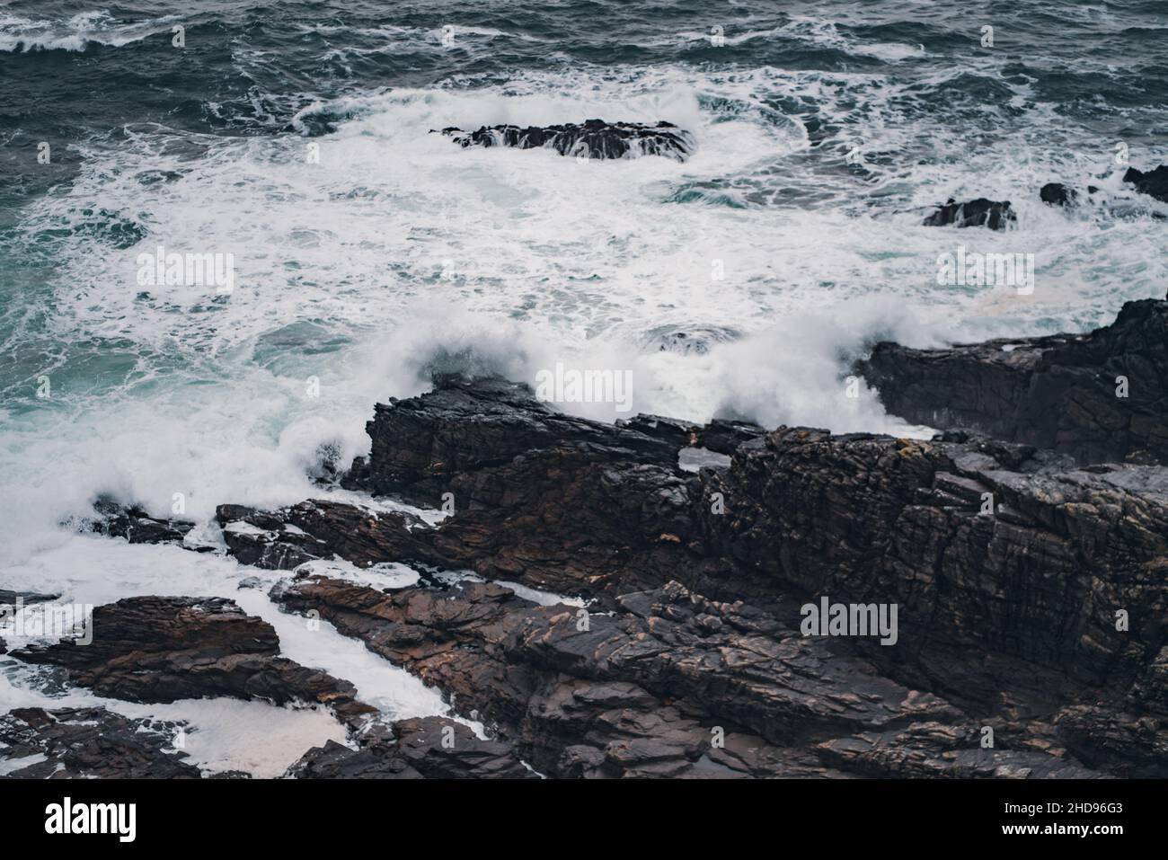 Waves hitting a coast hi-res stock photography and images - Alamy