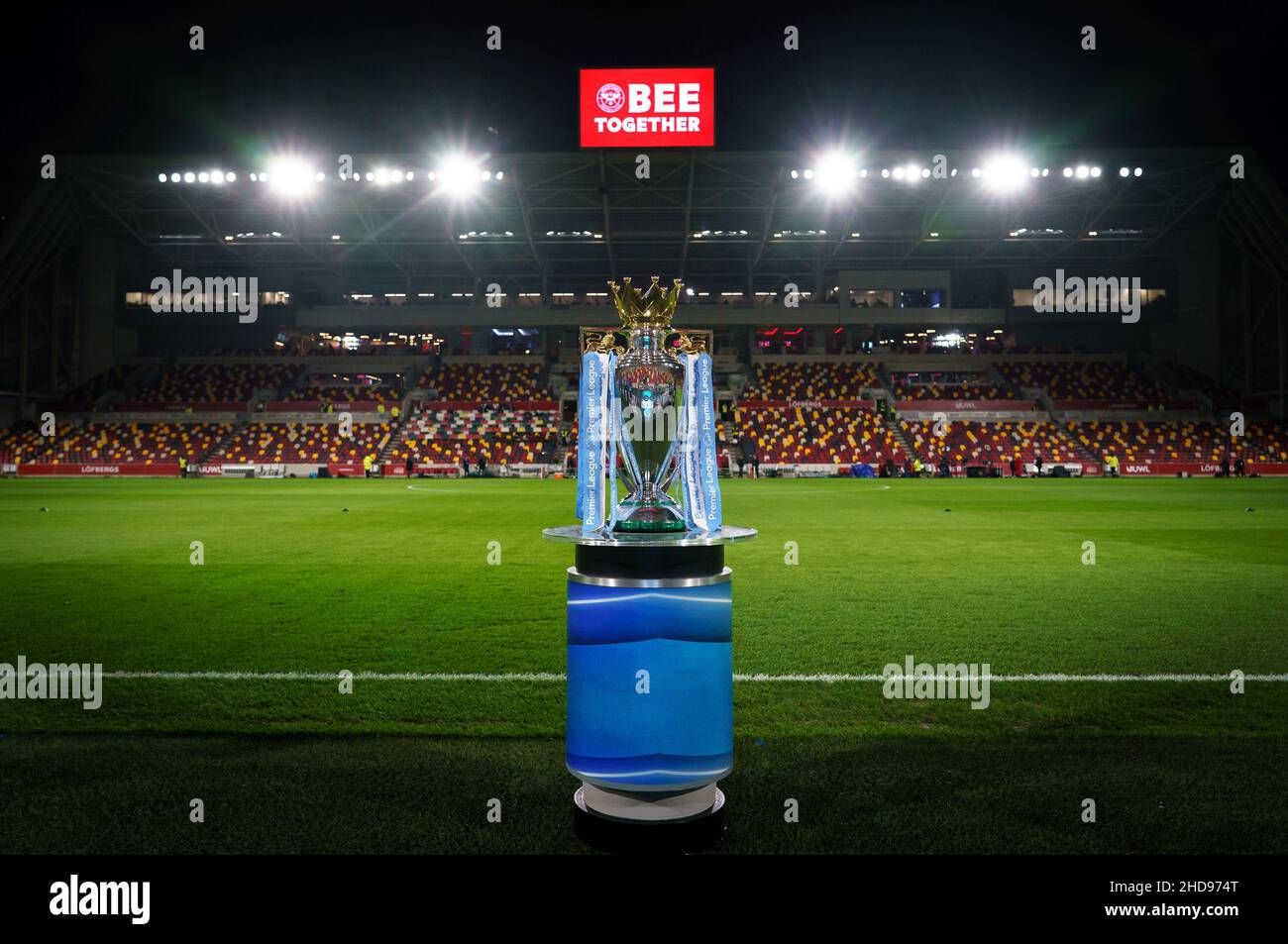 Premier league trophy 2021 england hi-res stock photography and images ...