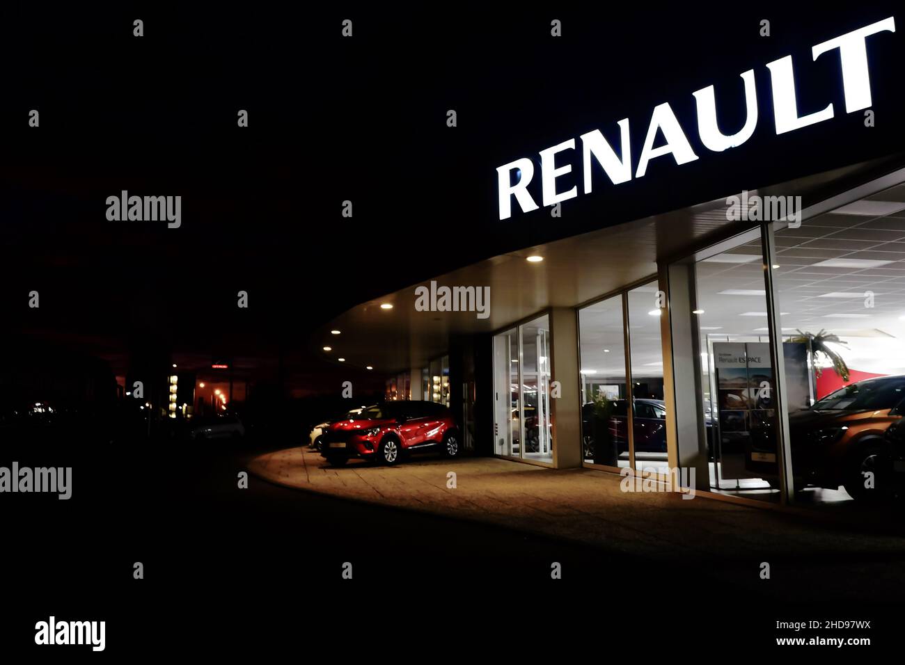 Renault showroom hi-res stock photography and images - Alamy