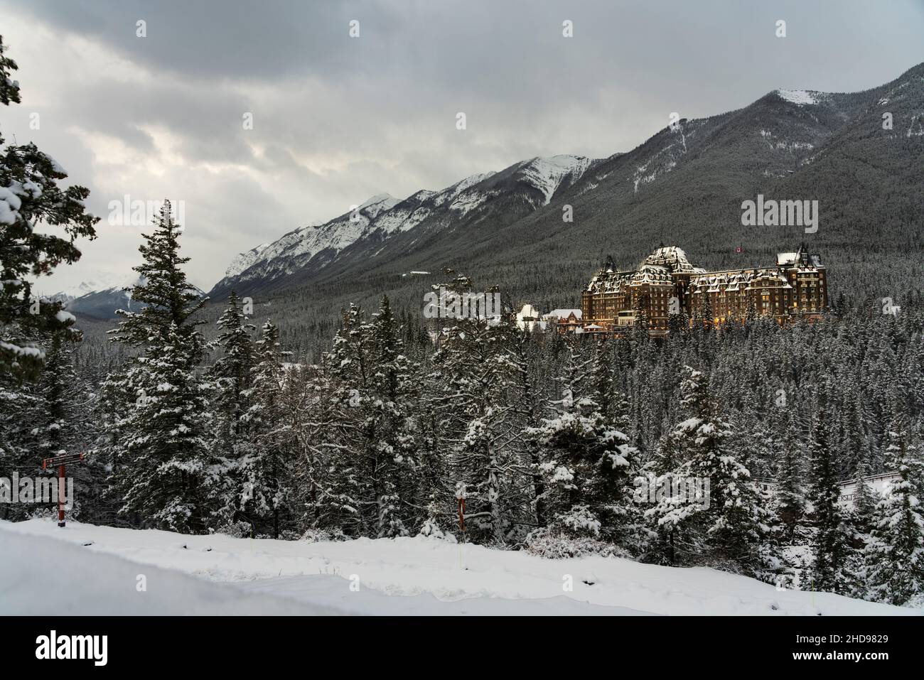 BThe Fairmont Banff Springs Hotel in winter, anff National Park ...