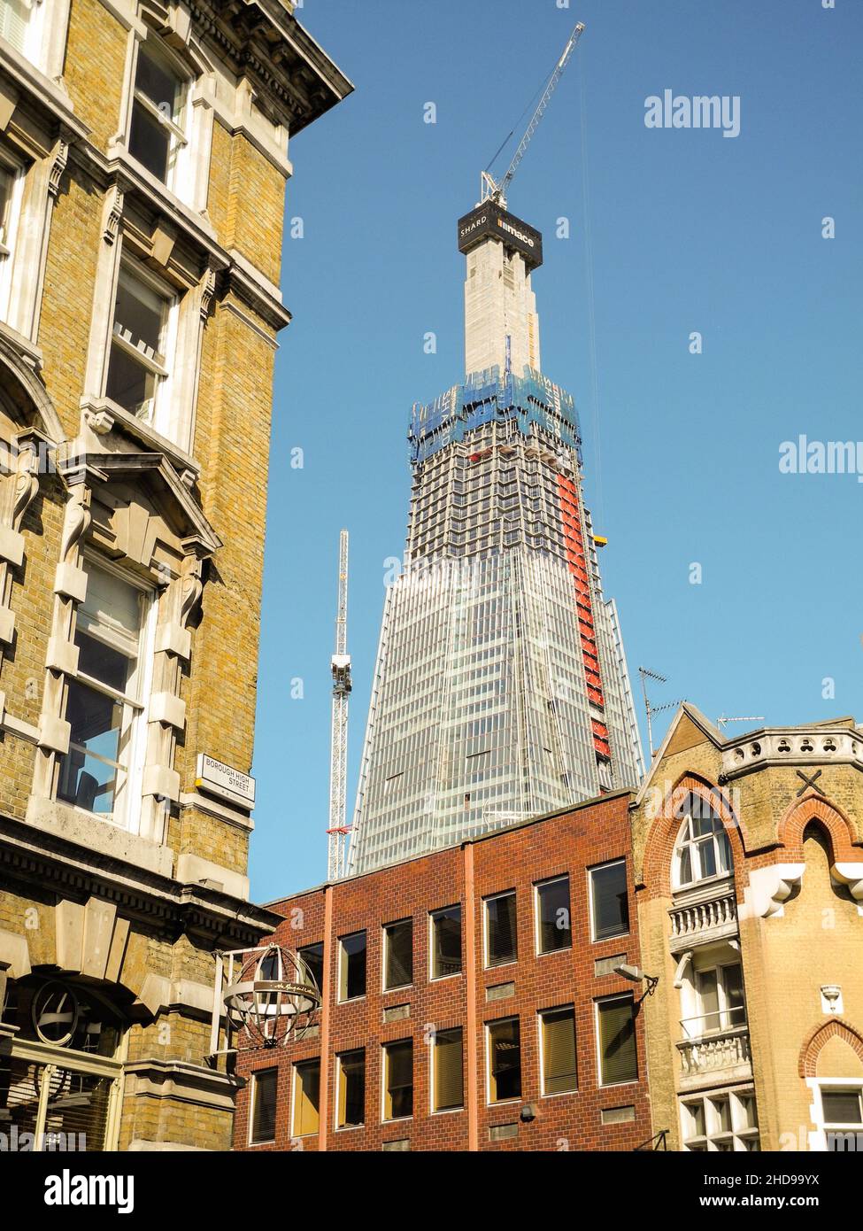 High rise scaffolding britain hi-res stock photography and images - Alamy