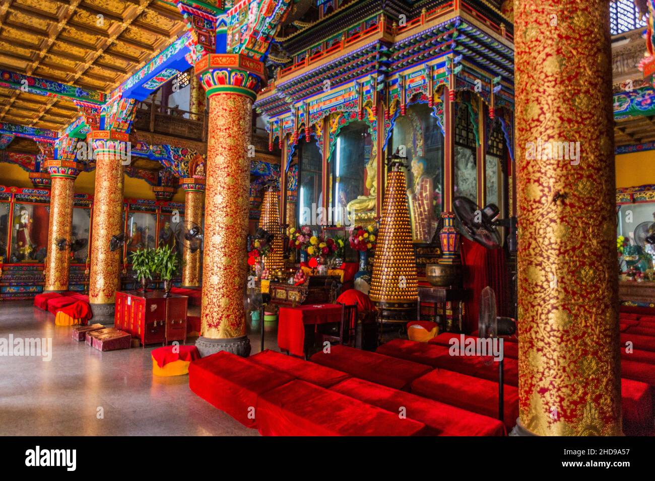 Asia china chongqing buddhist temple hi-res stock photography and ...
