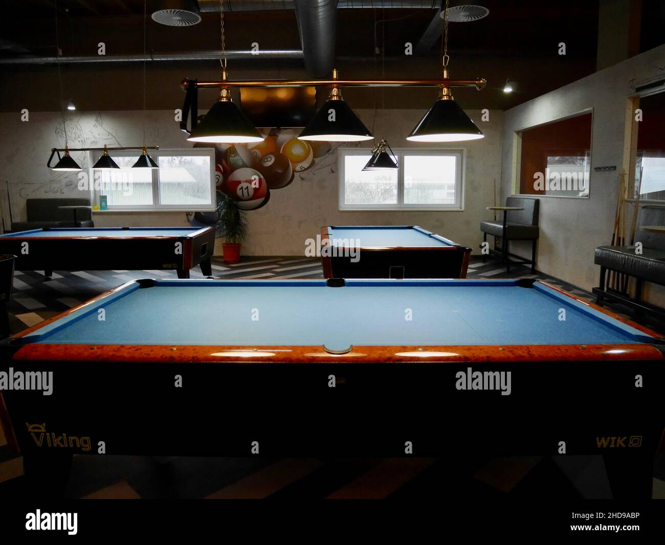 Snooker hall hi-res stock photography and images - Alamy