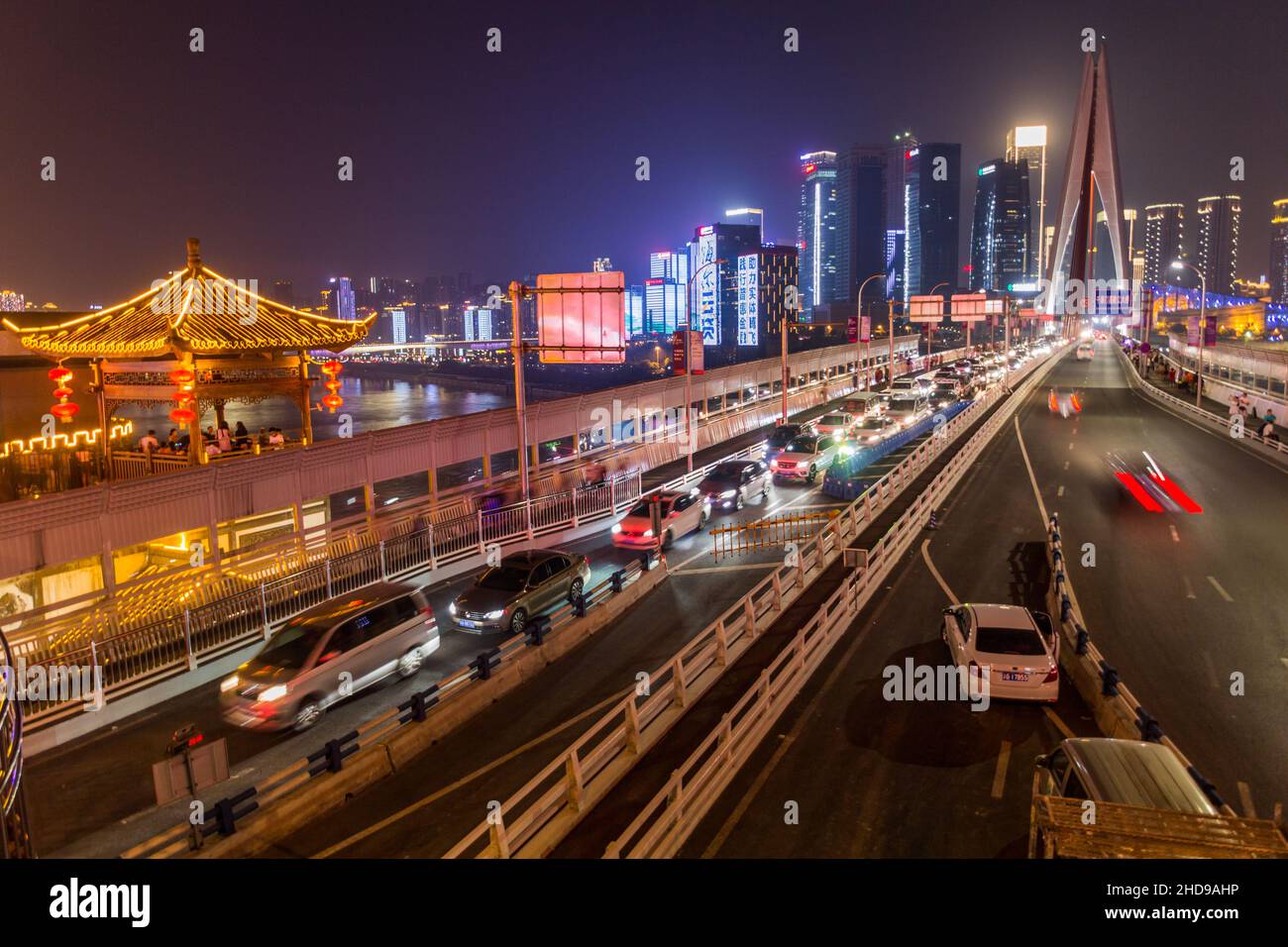 The qiansimen jialing river bridge hi-res stock photography and images ...