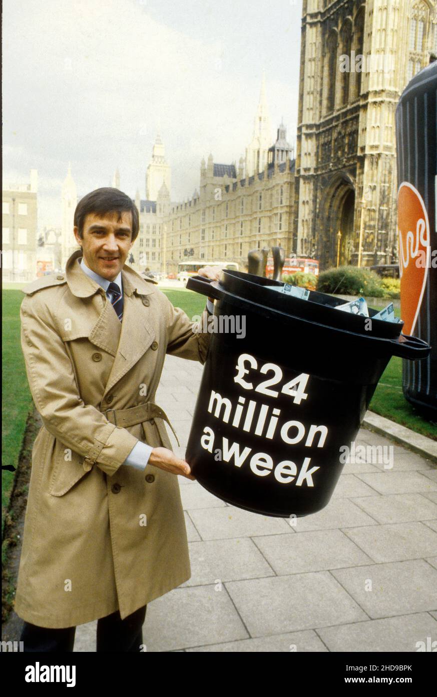 Payments contributions hi-res stock photography and images - Alamy