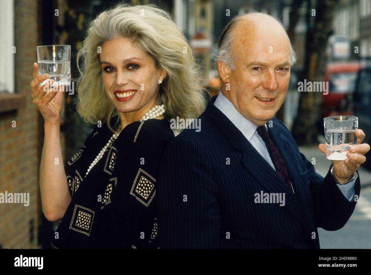 Actress joanna lumley hi-res stock photography and images - Alamy
