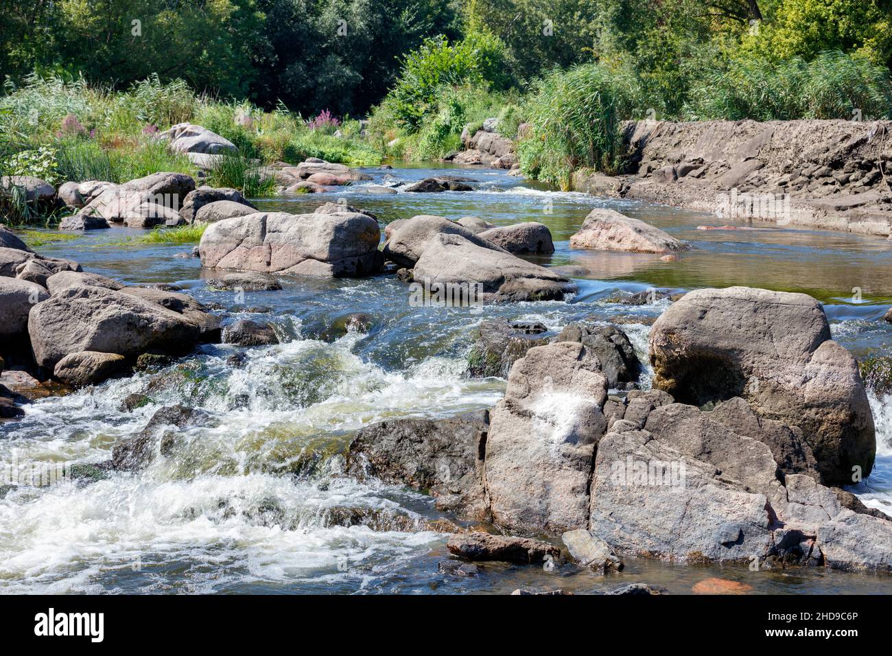 Pond stream boulders hi-res stock photography and images - Alamy