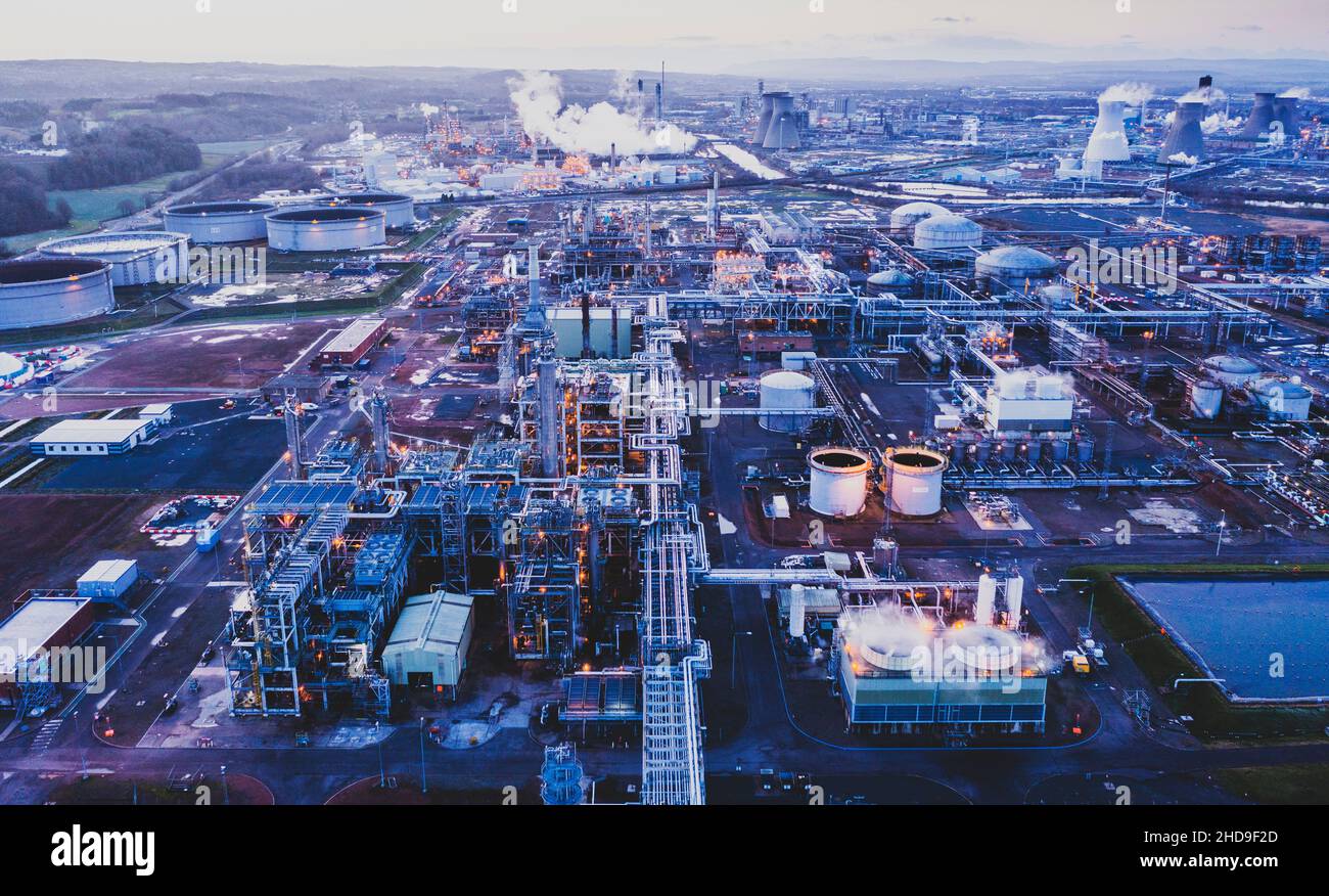 Aerial view grangemouth oil refinery hi-res stock photography and ...