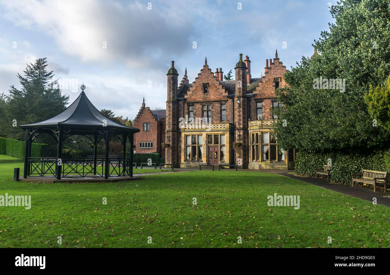 Walton hall and gardens hi-res stock photography and images - Alamy