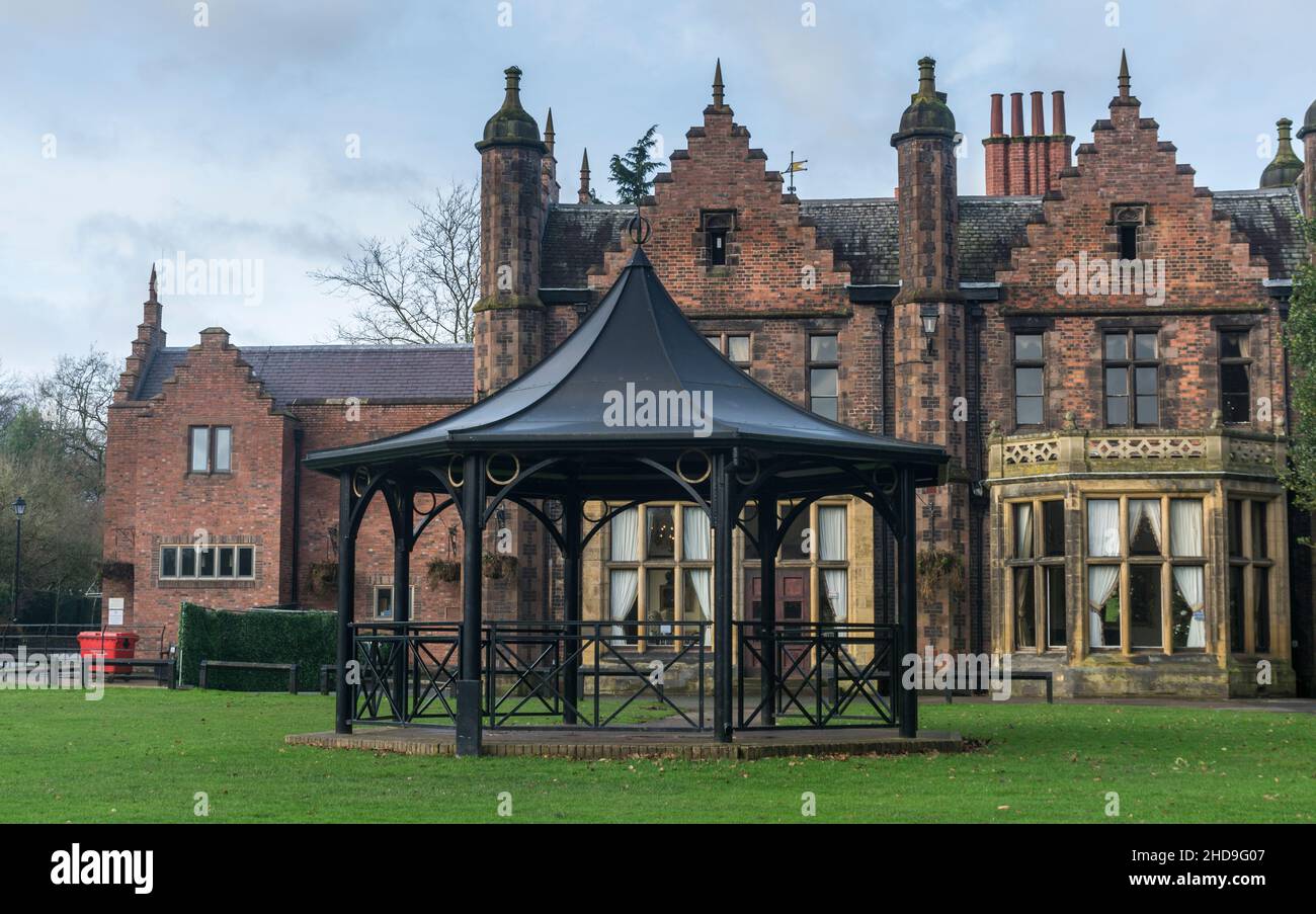 Walton hall and gardens hi-res stock photography and images - Alamy