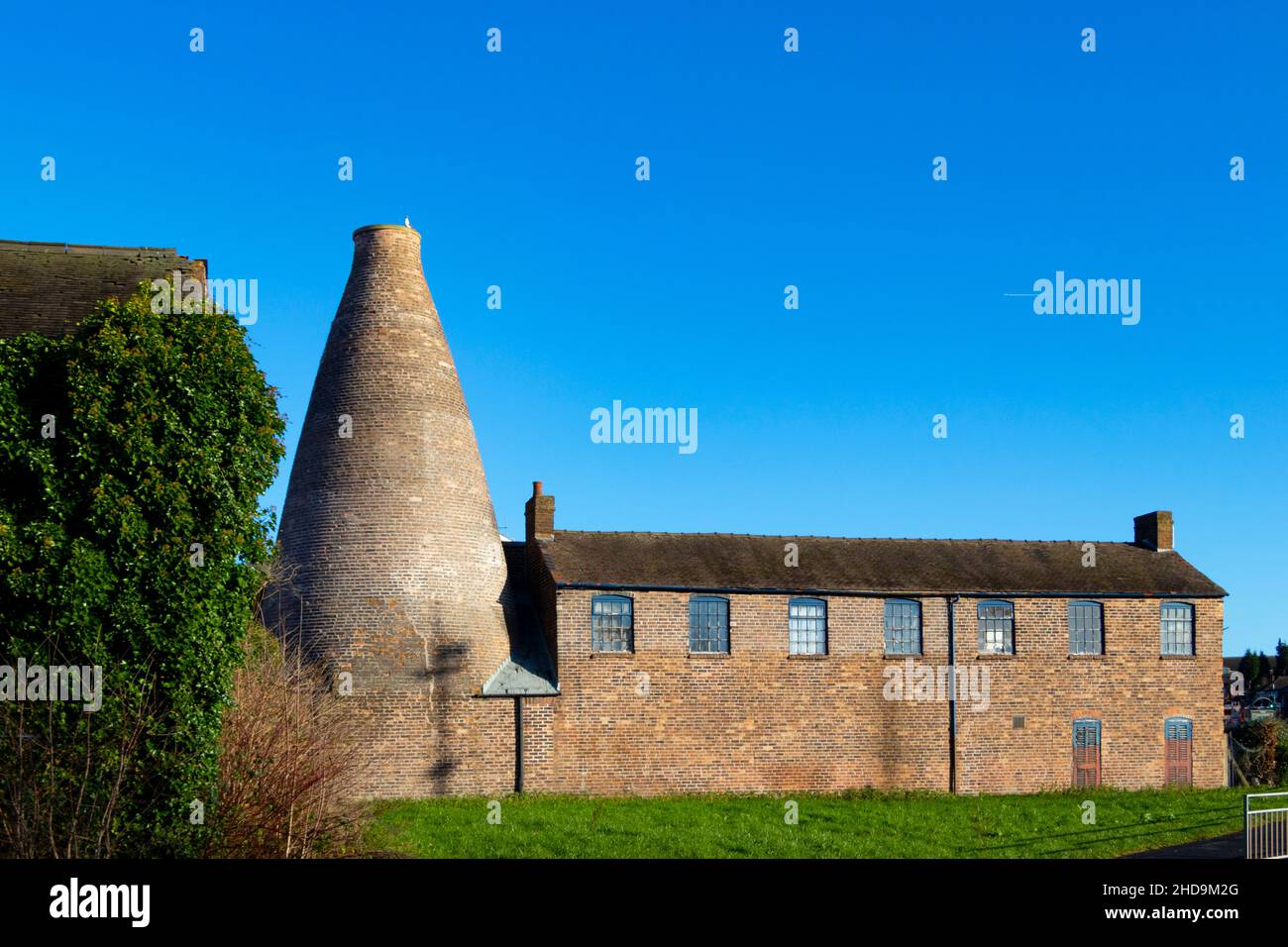 pot bank bottle kiln brick chimney part of old ceramics pottery factory ...