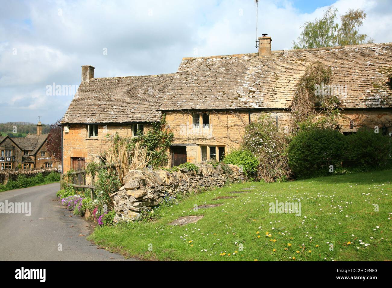 views of Snowshill village and beautiful Cotswold stone cottages Stock ...