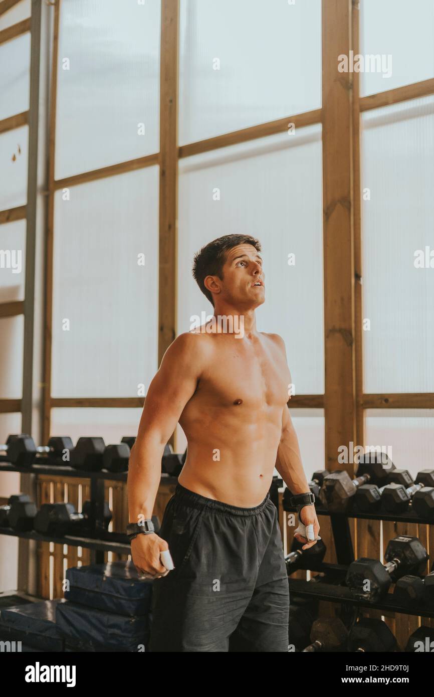 Muscular male athlete hi-res stock photography and images - Alamy