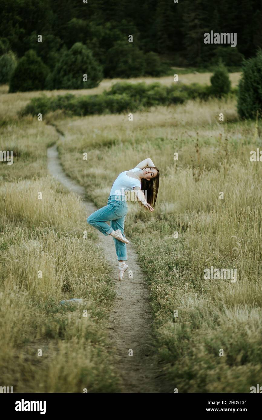 Middle school dance hi-res stock photography and images - Alamy