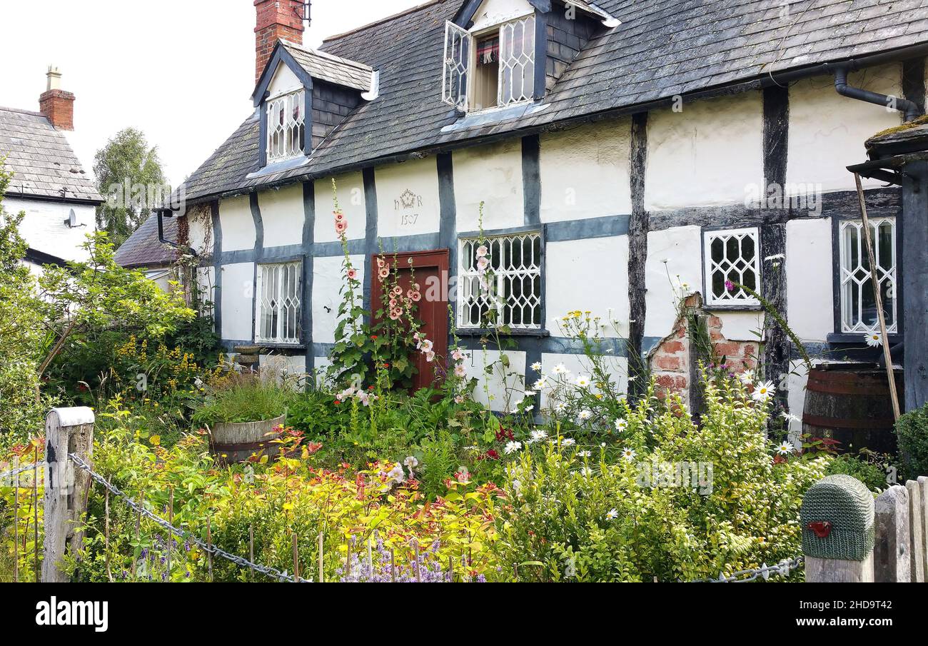 Ancient timber Frame cottage Bishops Castle Stock Photo - Alamy