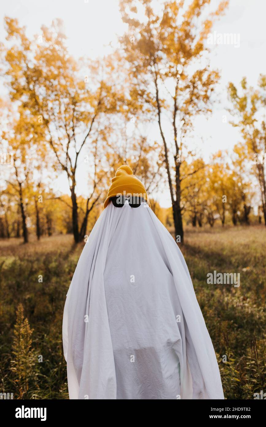 Person dressed as ghost hi-res stock photography and images - Alamy