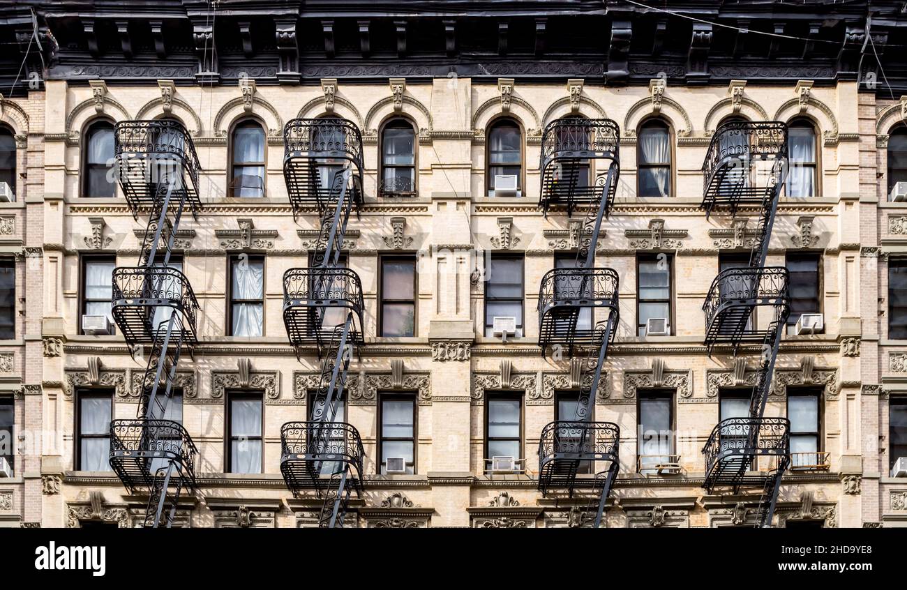 Old tenement building nyc hi-res stock photography and images - Alamy