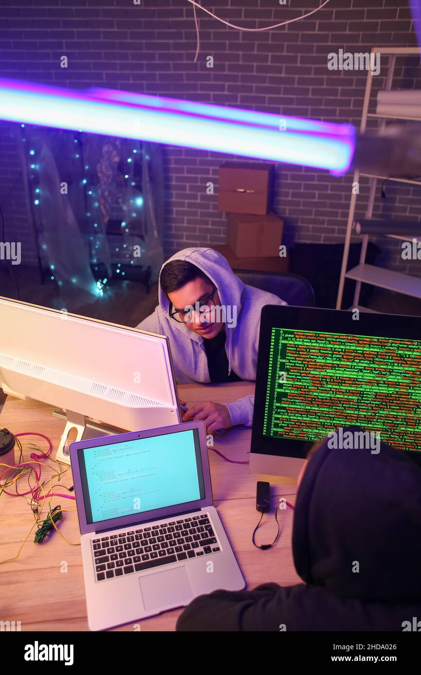 Hackers in dark room hi-res stock photography and images - Alamy