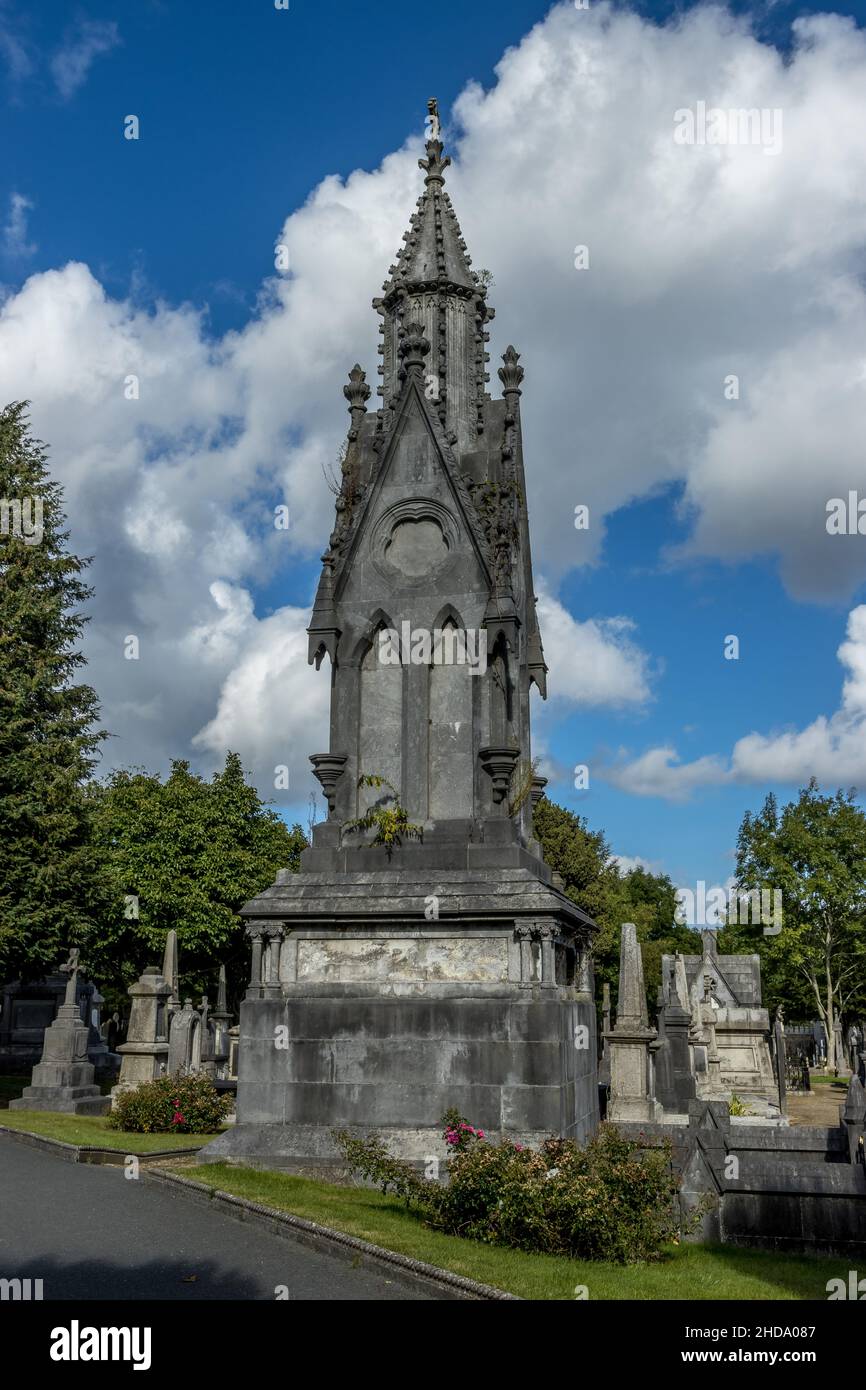 Glasnevin cemetery tour hi-res stock photography and images - Alamy