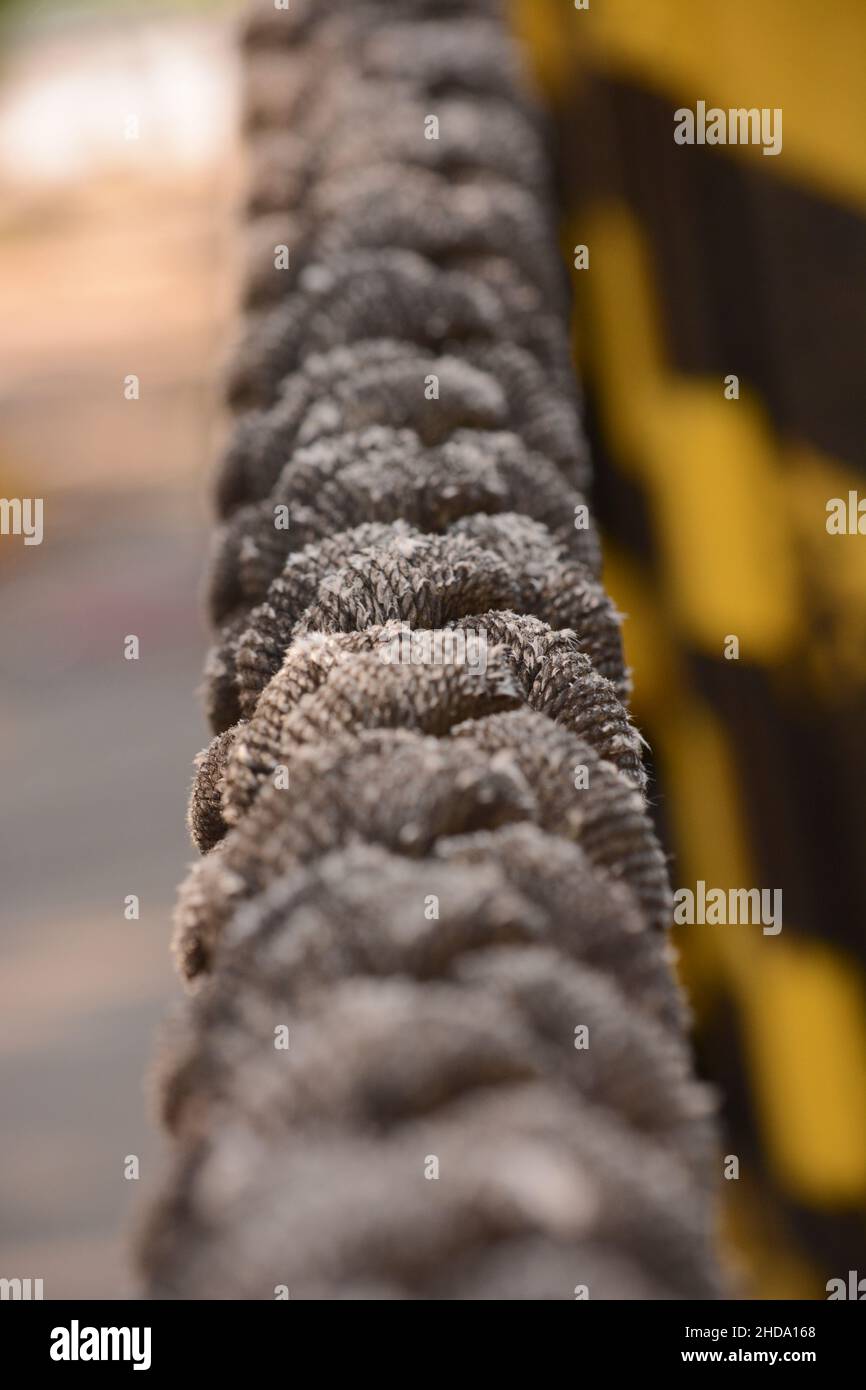 mooring rope of a heavy boat Stock Photo - Alamy
