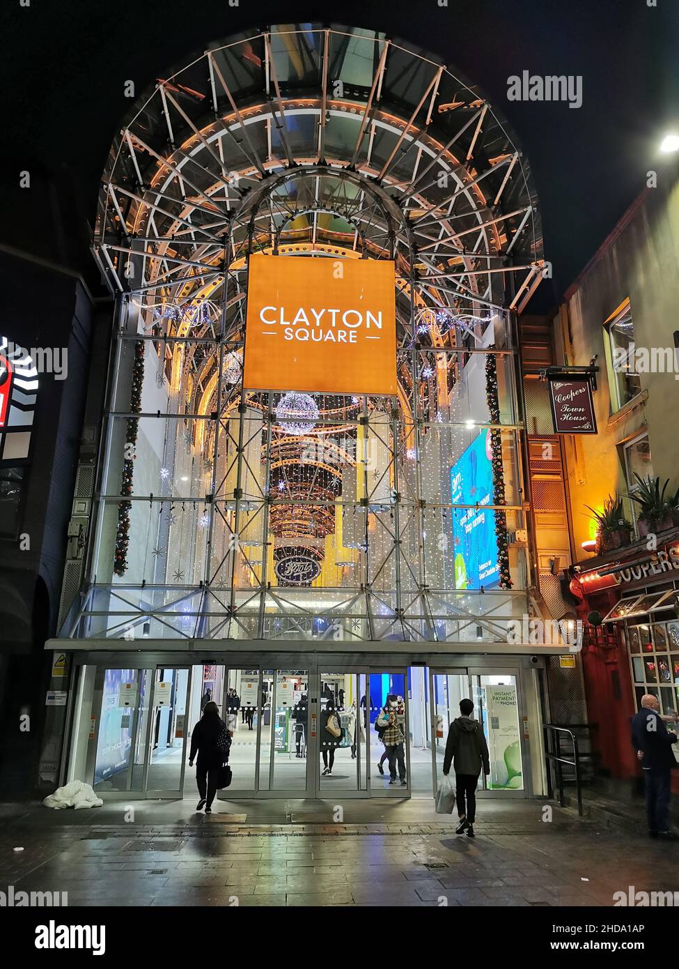 Clayton Square shopping centre Liverpool at night Stock Photo - Alamy