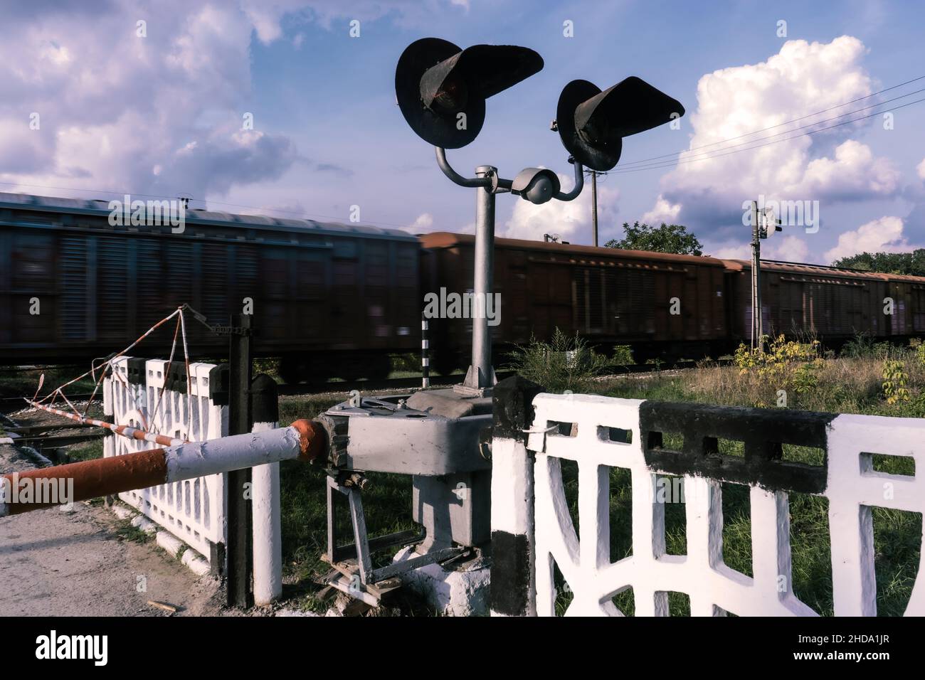 Double track railway crossing hi-res stock photography and images - Alamy