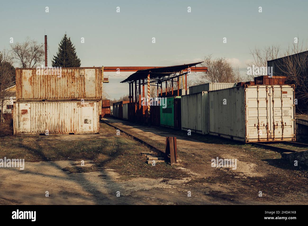 Gantry moving shipping containers hi-res stock photography and images ...