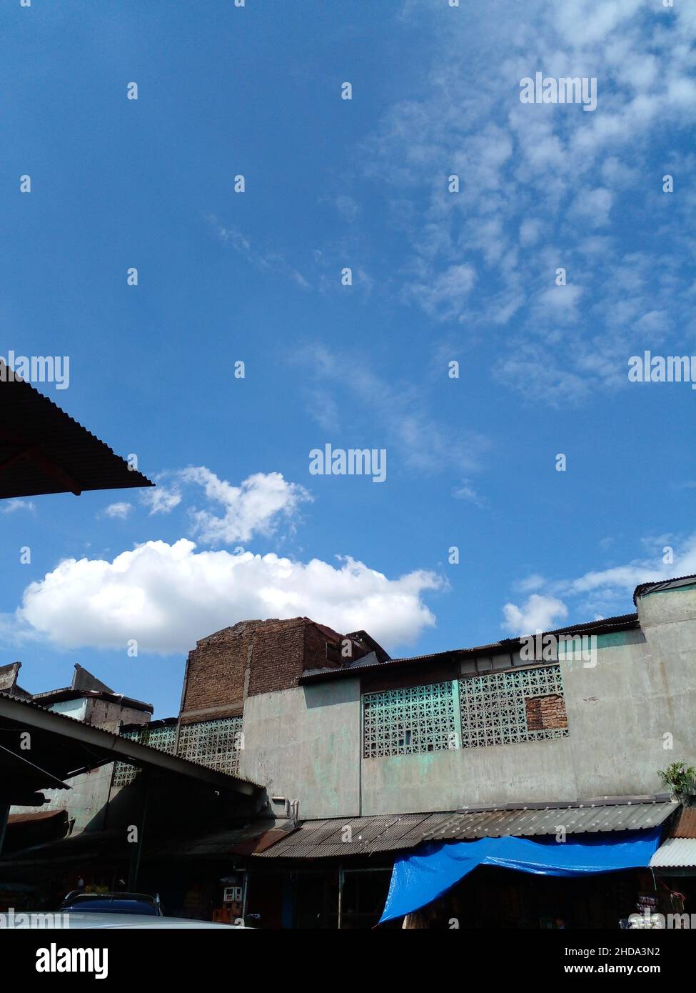 Hot midday hi-res stock photography and images - Alamy