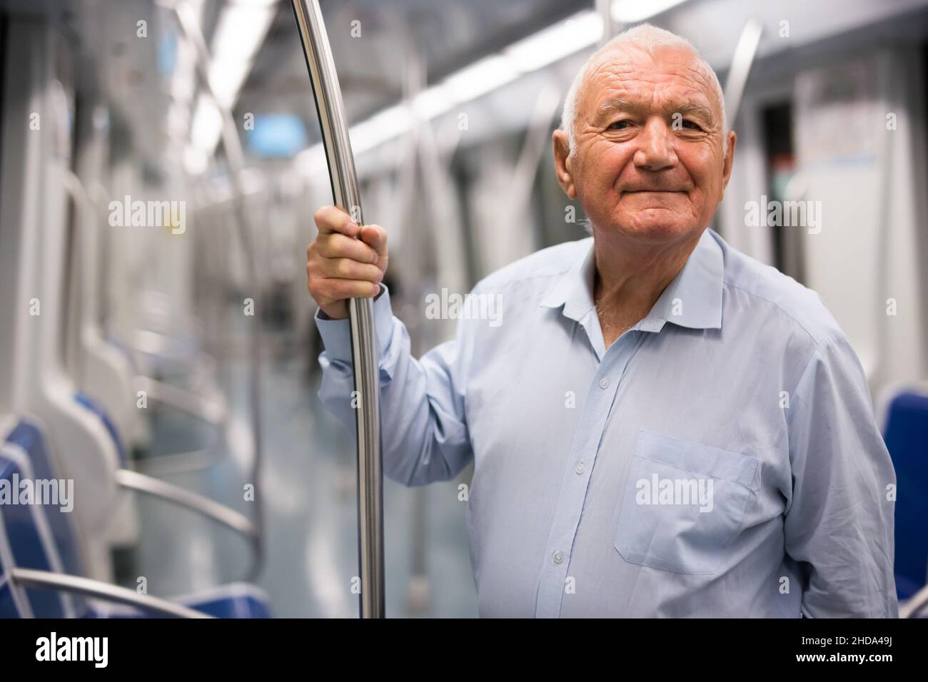 American commuter train hi-res stock photography and images - Alamy