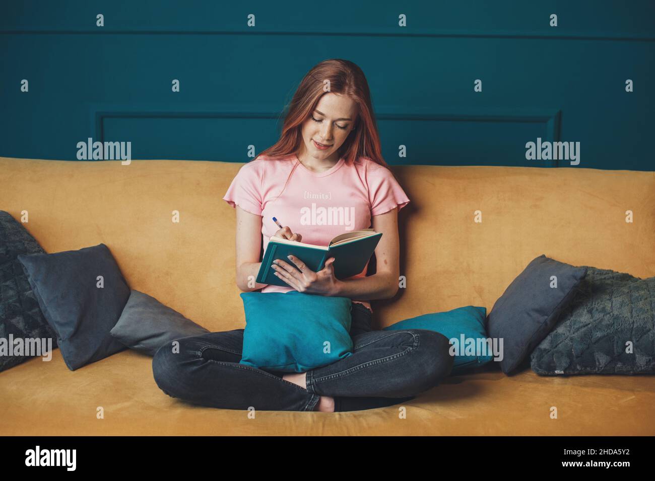 Couch thinking hi-res stock photography and images - Alamy