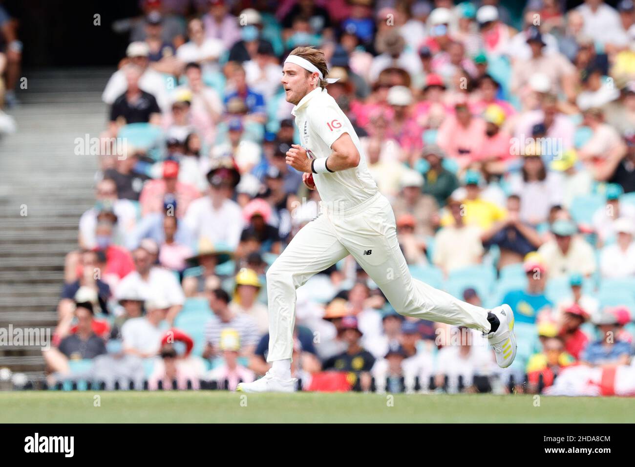Sydney, Australia. 05th Jan, 2022. Stuart Broad of England bowls during ...