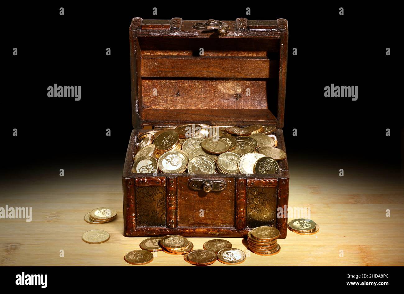 Treasure chest with gold coins Stock Photo - Alamy