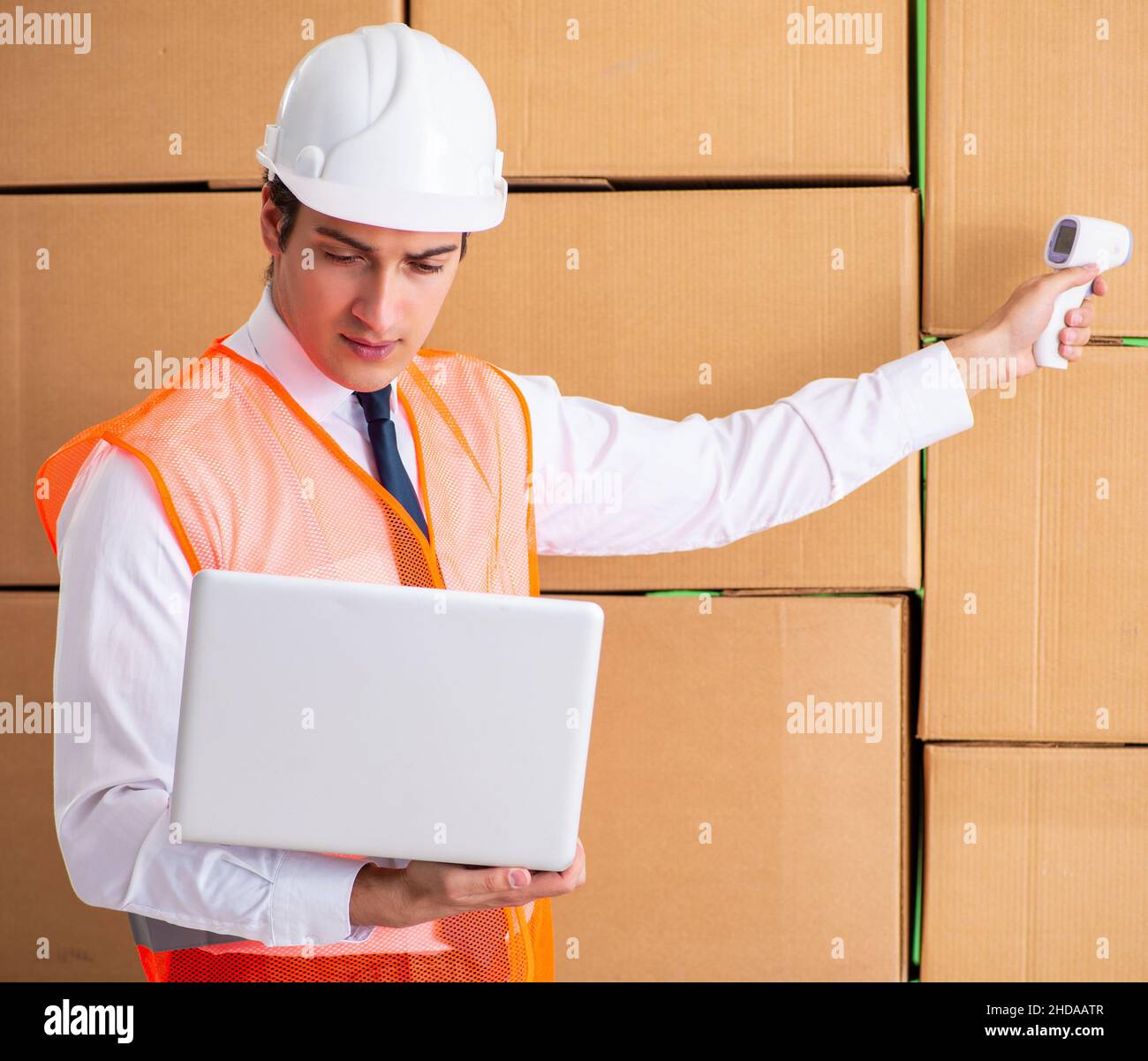 The man contractor working in box delivery relocation service Stock ...