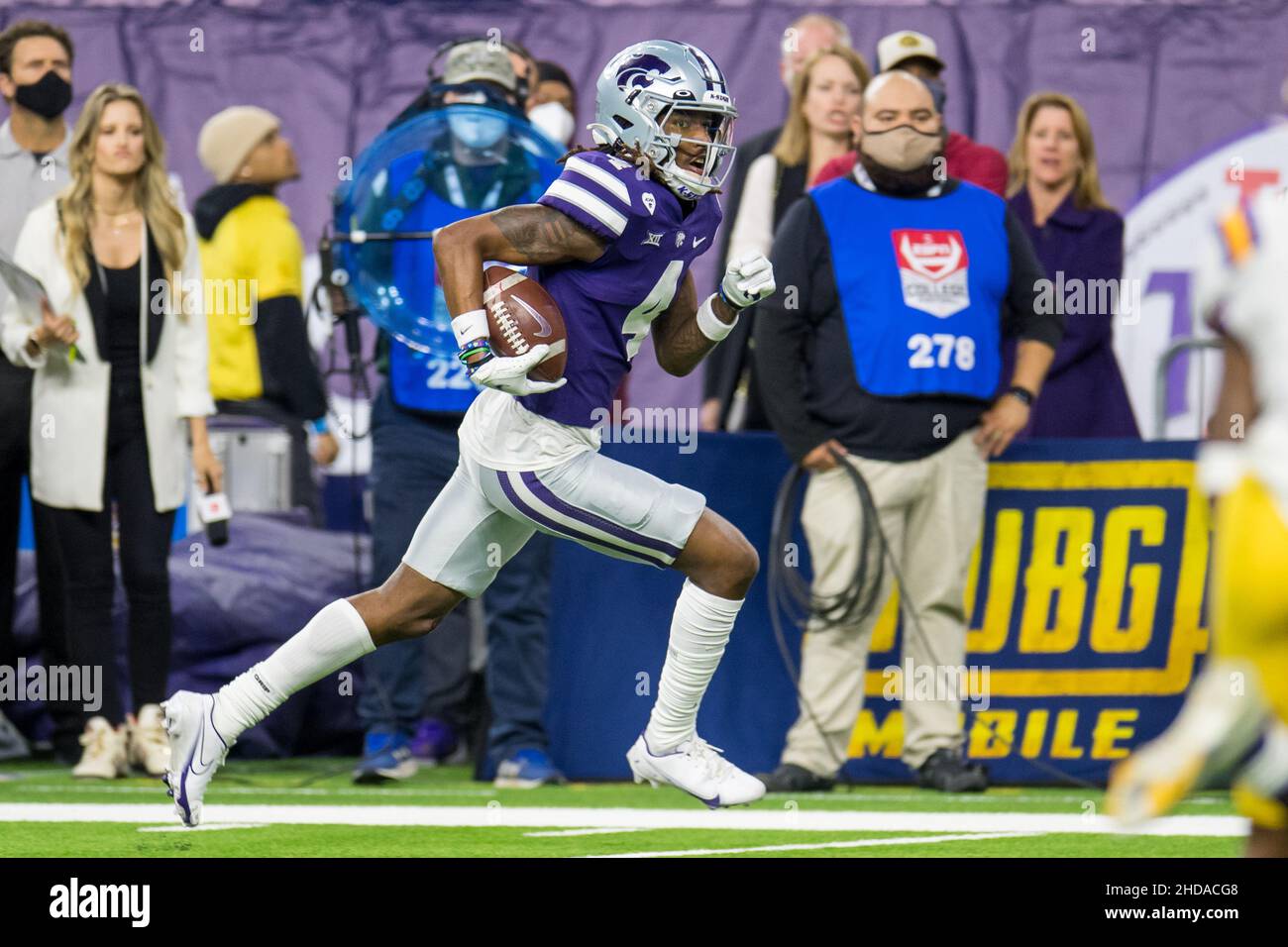 Houston, TX, USA. 4th Jan, 2022. Kansas State Wildcats wide receiver ...