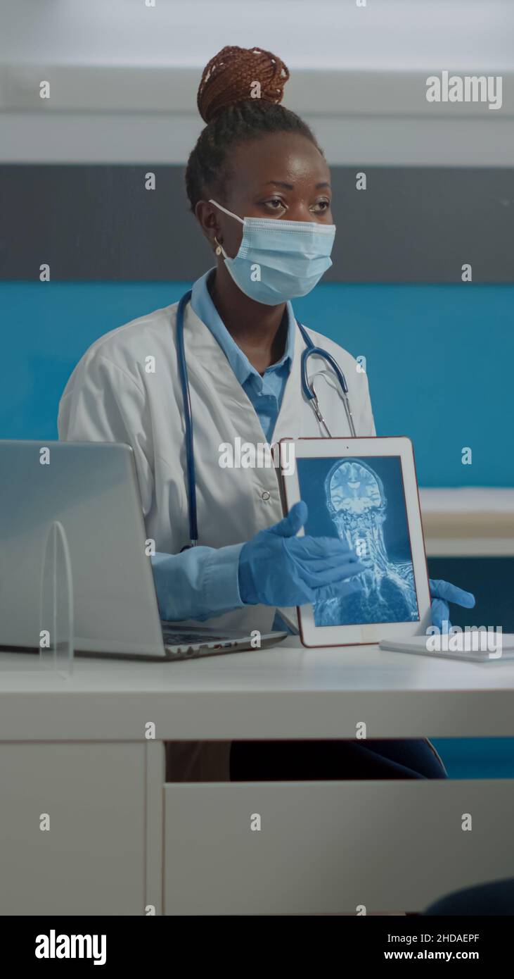 Doctor talking patient white wall hi-res stock photography and images ...