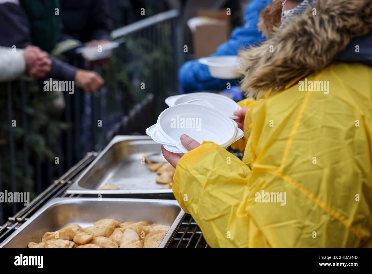 Warm food for the poor and homeless Stock Photo - Alamy