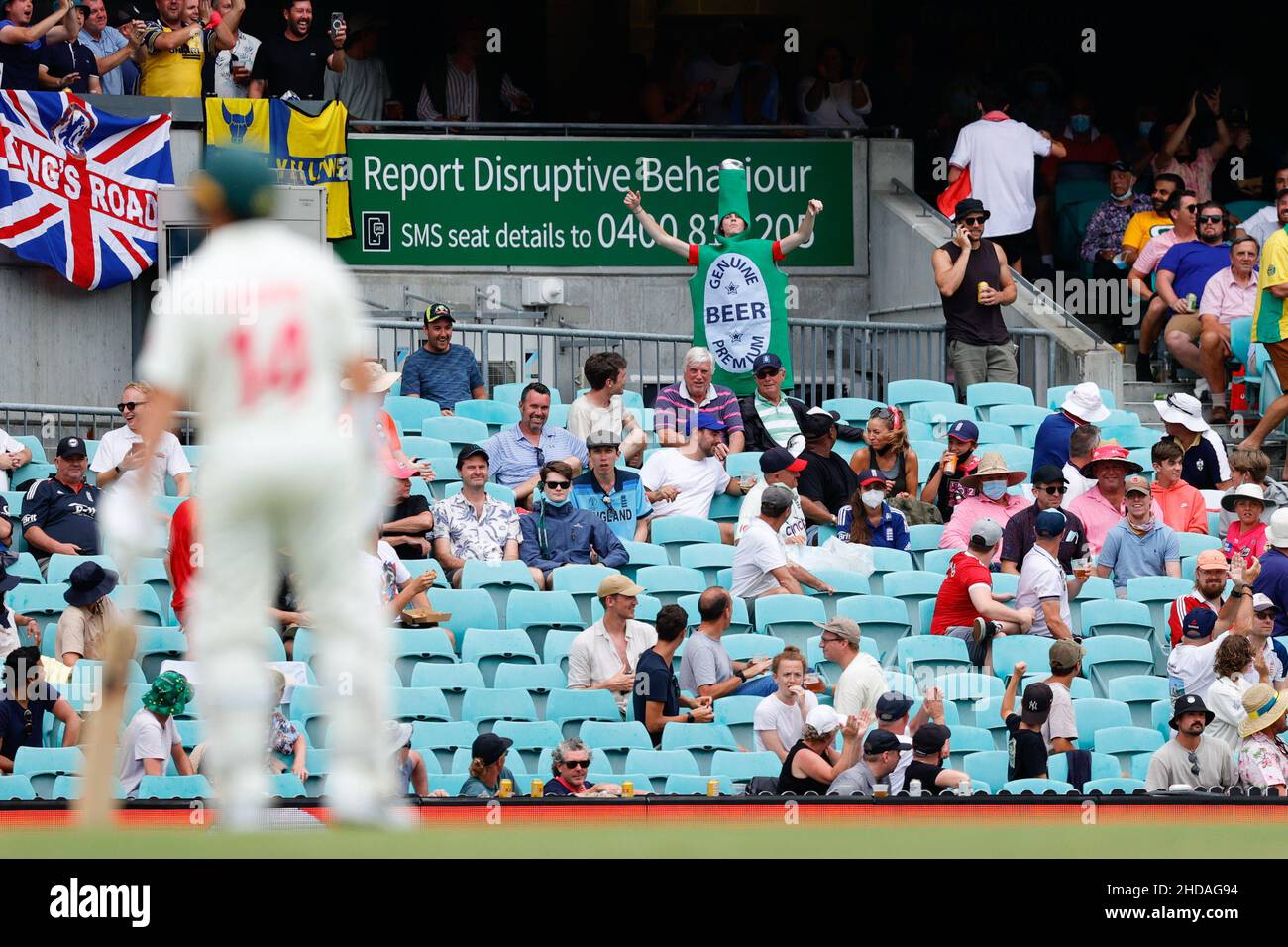 Sydney, Australia. 05th Jan, 2022. Crowd at SCG during the The Ashes ...