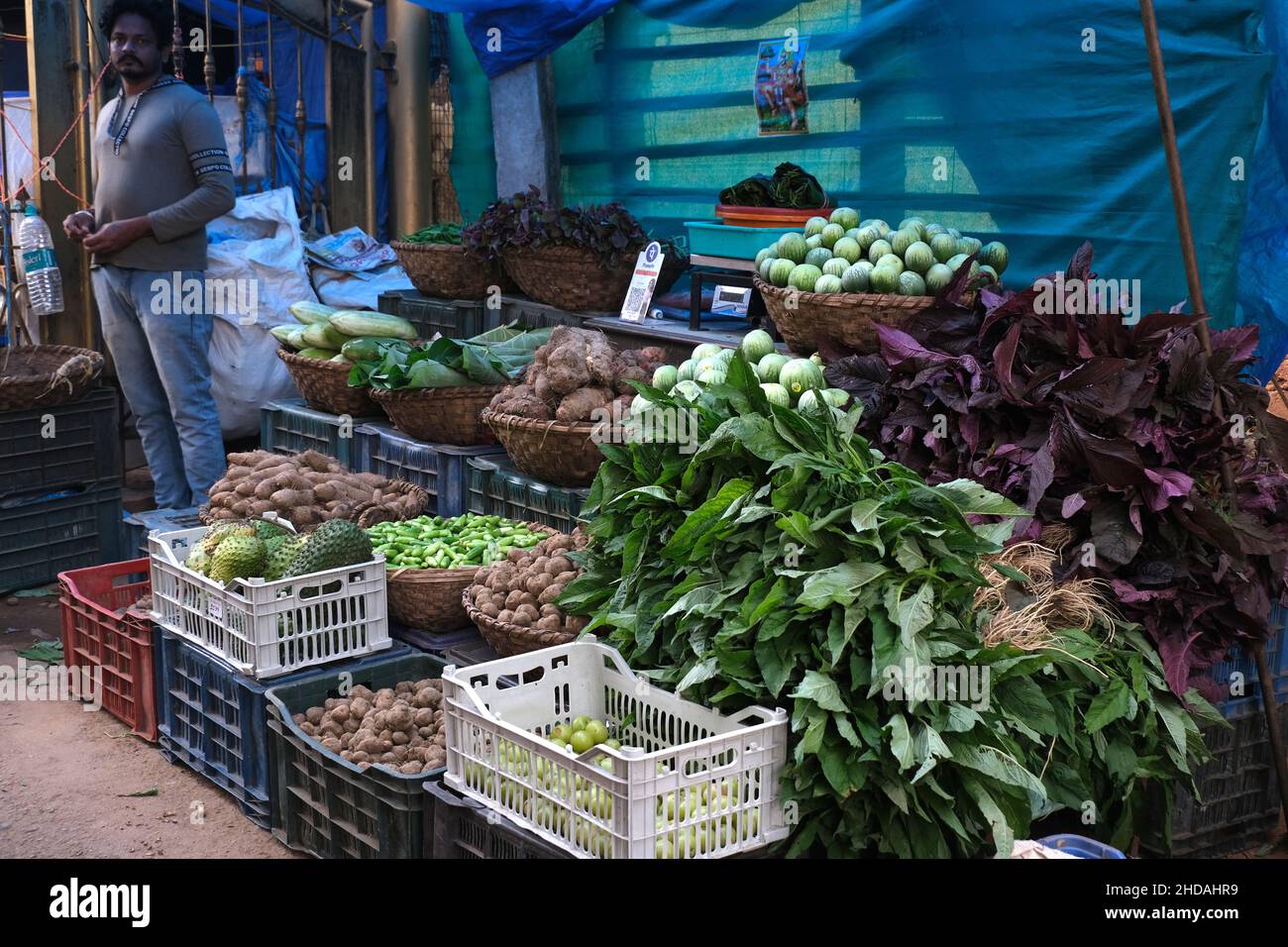 Indian street market hi-res stock photography and images - Alamy