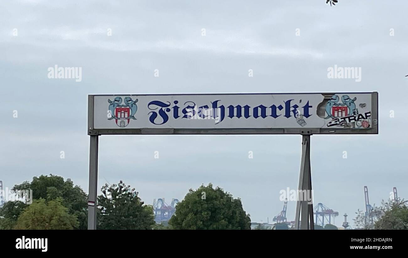 Hamburg city sign hi-res stock photography and images - Alamy