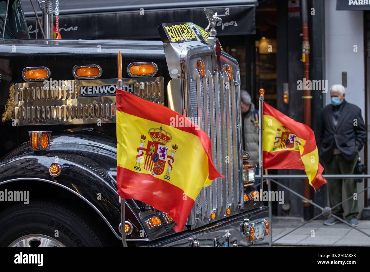 Car spain flag hi-res stock photography and images - Alamy