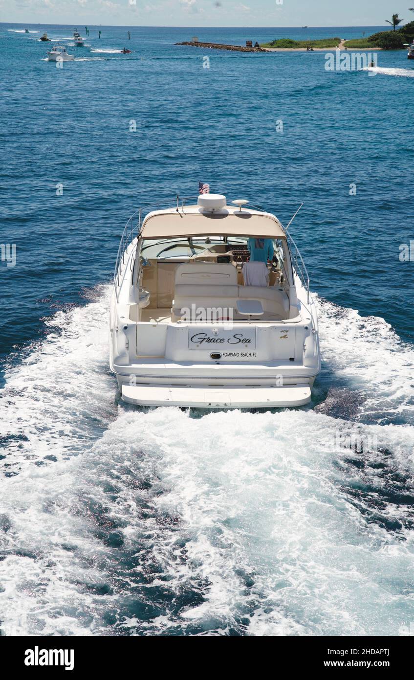 Boat Passing Through The Intercostals Towards The Ocean Stock Photo - Alamy