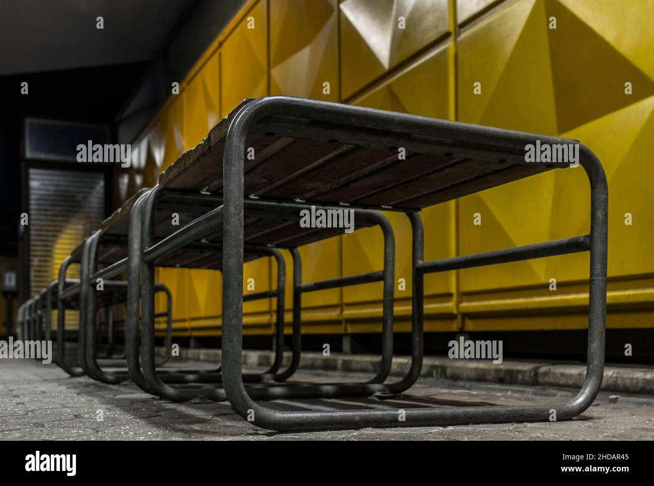 Benches wall hi-res stock photography and images - Alamy