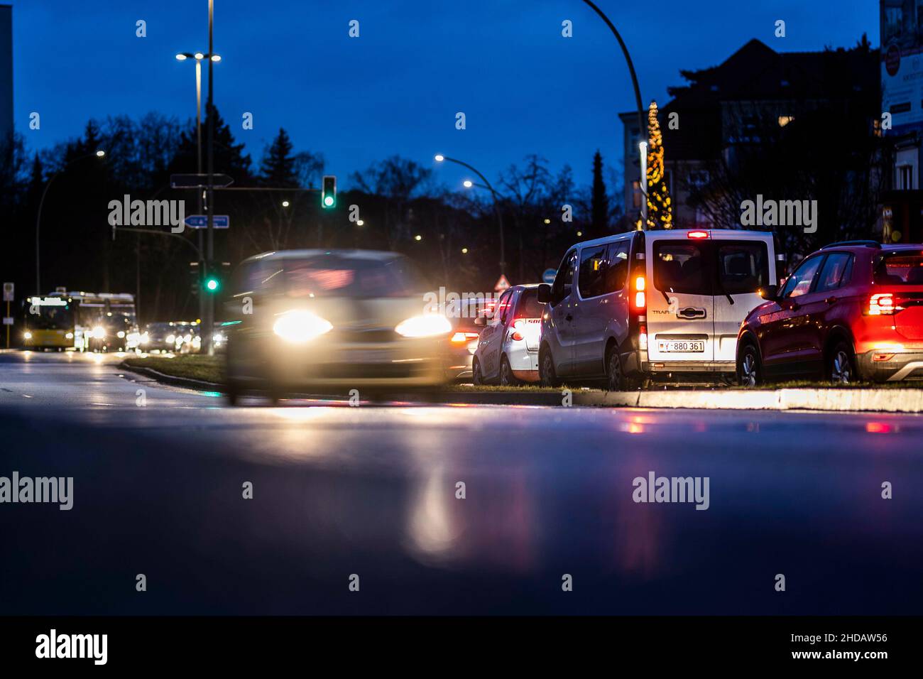 Berlin, Deutschland. 04th Jan, 2022. Traffic at rush hour in Berlin ...