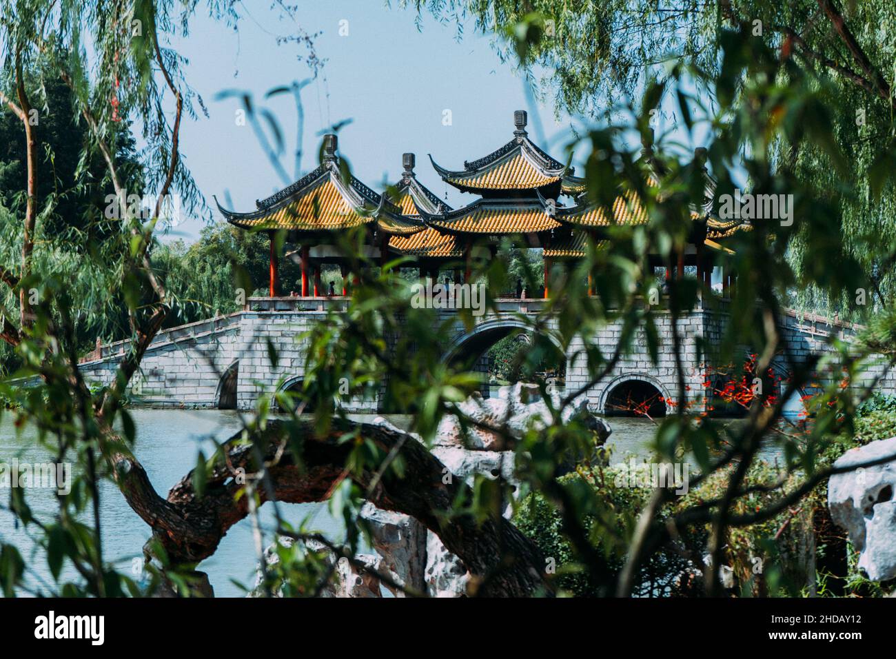 Yangzhou temple hi-res stock photography and images - Alamy