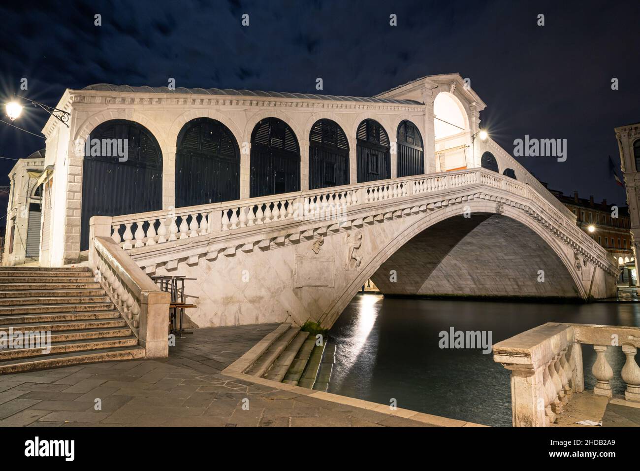View rialto bridge venice hi-res stock photography and images - Alamy