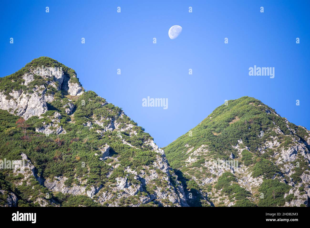 Moon over mountains hi-res stock photography and images - Alamy