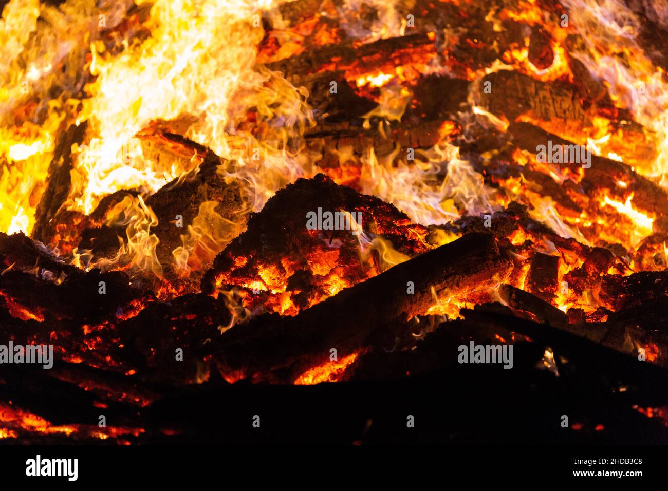 yellow burning wood fire Stock Photo - Alamy