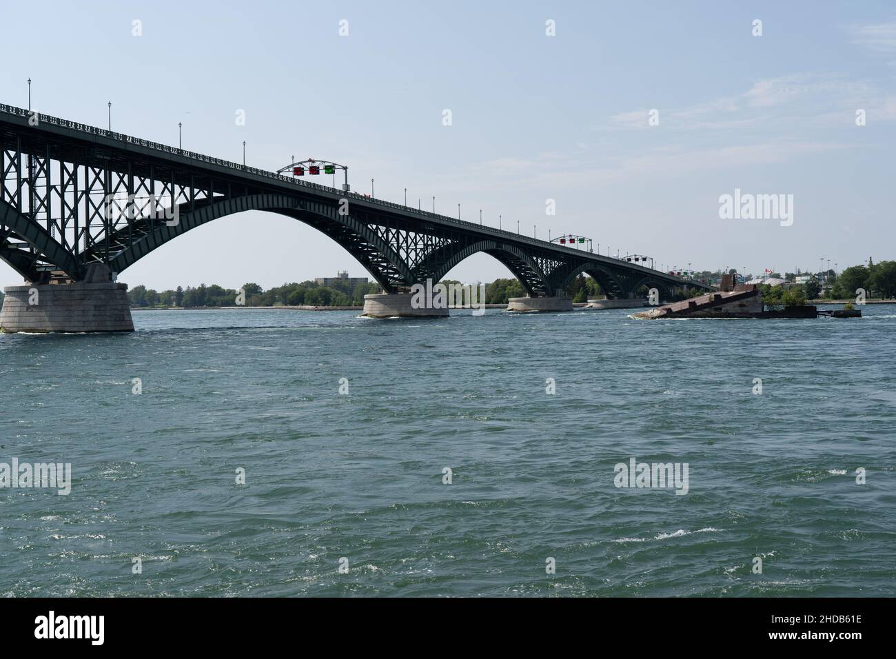 The Peace Bridge spanning the Niagara River between Fort Erie, Canada ...